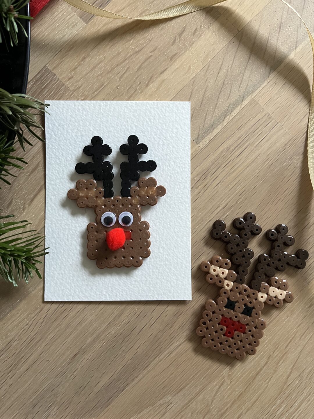 DIY Julekort med hamaperler - Rensdyr - chokomils