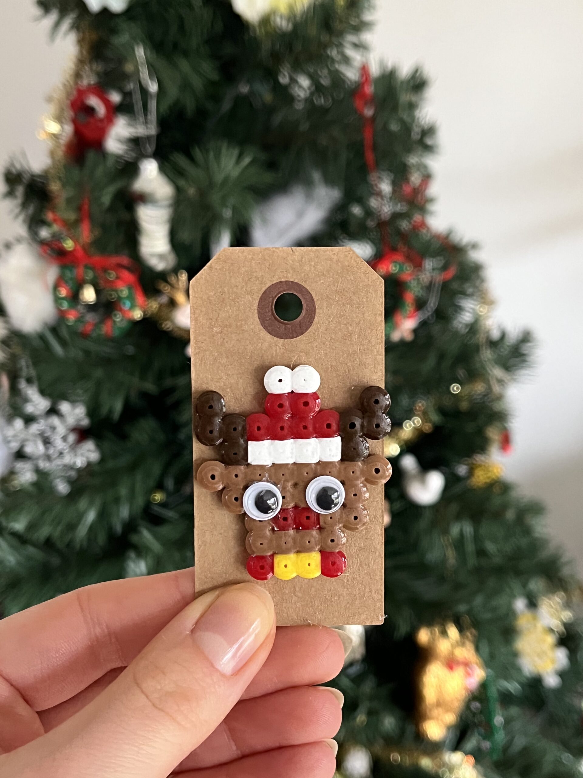 DIY Julekort med hamaperler - Rensdyr - chokomils